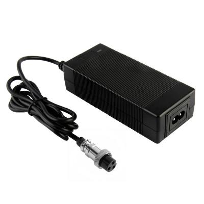 中国 CVのDC2.1ソケットを持つ一定した電圧52V 2A Ebike充電器 販売のため
