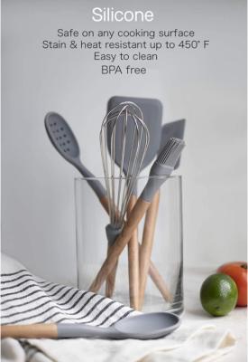 Cina L'utensile della cucina del silicone del bastone di 6 pezzi non mette con le maniglie di legno per cucinare in vendita