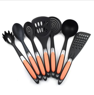 Cina l'utensile da cucina del silicone 7Pcs ha messo non il cucchiaio e gli utensili termoresistenti del bastone in vendita