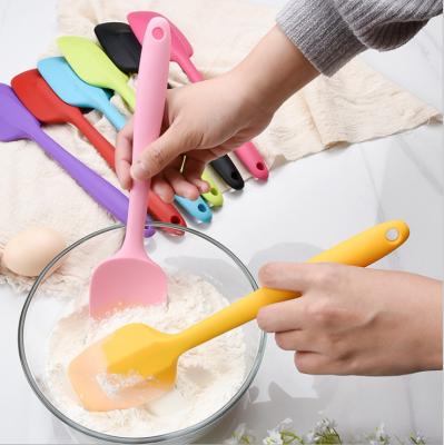 Cina Tipo aggeggio di T di cottura del mestolo di scalpore del dolce della crema della ruspa spianatrice del silicone del commestibile del silicone in vendita
