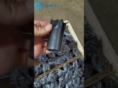 鍛造型角型岩石掘削ビット 50mm 長さ 2 噴水穴 0.25kg 重さ 黒/黄色/緑/赤
