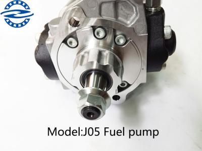 中国 J05エンジンの掘削機の銀製色のための電気注入の燃料ポンプ22100-E0030 販売のため