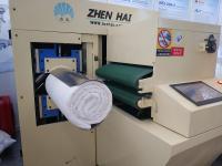 China Roll Coiling Bed Scarf Bathrobe Comforter Quilt Rolling Packing Machine for sale