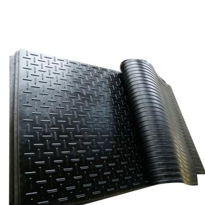 China Rubber Equestrian Stable Mats Non Slip Foam Top 17mm Straight Edge T Pattern for sale