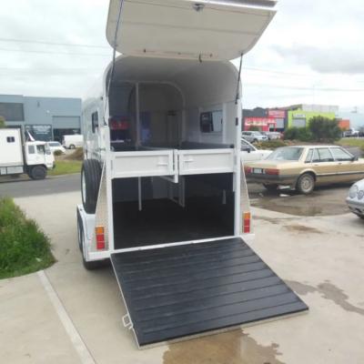 China 1.55m breedte 1.75m lengte paardenapparatuur 14mm paarden aanhangwagen oprit rubberen matten Te koop