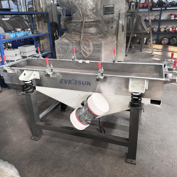 Stainless Steel Linear Vibrating Screen Efficiently Screens Large Particle Materials
