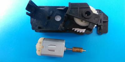 中国 工場用カスタマイズされたワーム 12v 12500rpm ドアロックアクチュエータのためのマイクロモーター 販売のため