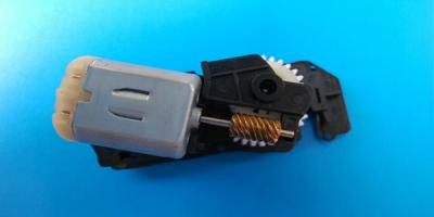 中国 工場用カスタマイズされたワーム 12v 12500rpm ドアロックアクチュエータのためのマイクロモーター 販売のため