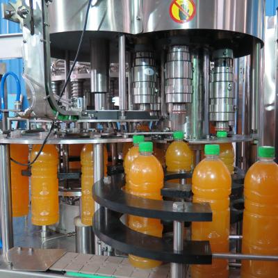Cina Bottiglia 14000BPH chericopre la macchina di rifornimento della bevanda 3 in-1 in vendita