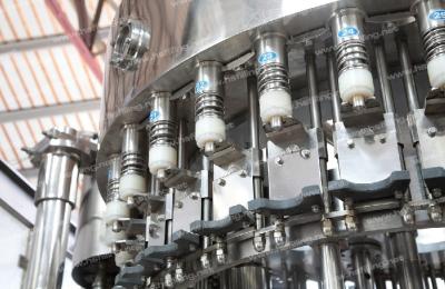Cina 5000bph acqua l'acciaio inossidabile del commestibile dell'imbottigliatrice in vendita