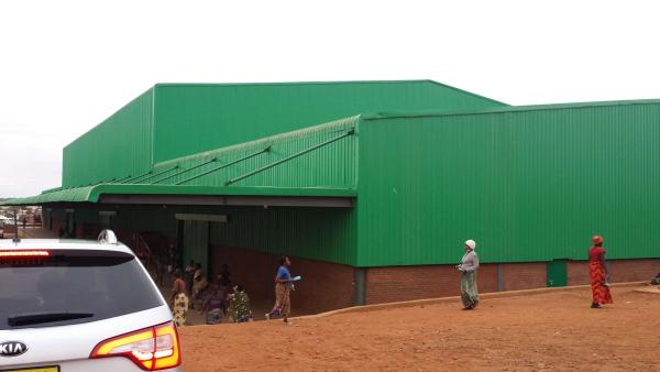 Quality Customizable Steel Structure Building Modern Pre Engineered Metal Building SGS for sale