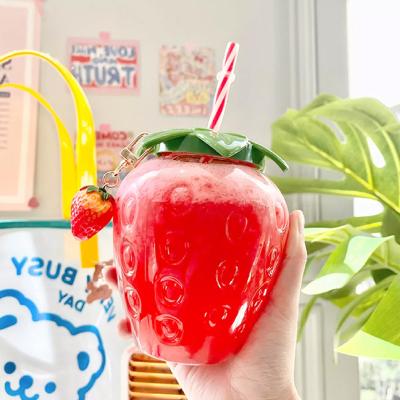China Strawberry Shape Outing Party School Portable Cute Empty Milk Tea Juice Water Cup 500ml plastic jar for sale