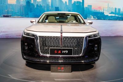 中国 EBDの安全特徴および2.0Lエンジンを搭載するHongqiの低燃費の自動車7.1L/100km 販売のため