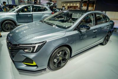 Cina Un auto di carico veloce di 0,5 ore che fa pagare le automobili ibride New Energy Saic Roewe I6 max in vendita