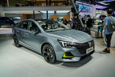 Cina Un auto di carico veloce di 0,5 ore che fa pagare le automobili ibride New Energy Saic Roewe I6 max in vendita