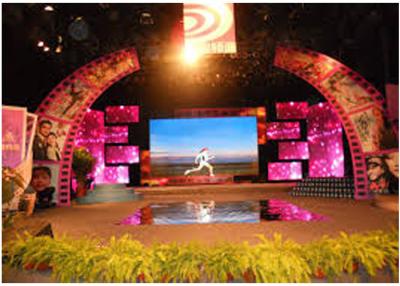 China Multi Color P8 LED Advertising Displays , Large Outdoor LED Display Screens RGB SMD3535 for sale