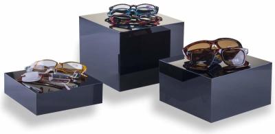 China A caixa de exposição acrílica pequena do cubo inferior oco ajustou-se de 3 montantes do aninhamento à venda