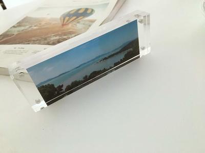 Cina Strutture magnetiche acriliche di Mouted 5x7 della parete staccabili per i regali di Natale in vendita