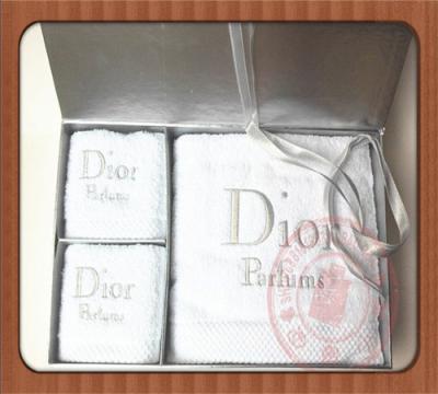 China Hot sale towel gift for wedding souvenirs with gift towel set packing for sale