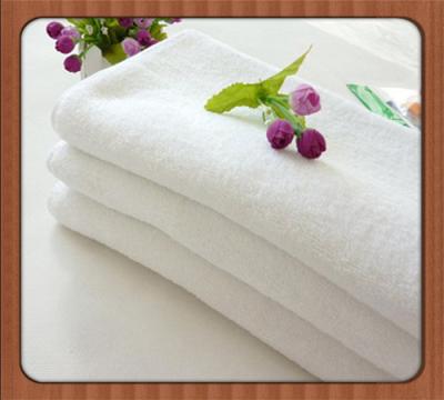 China Disposable soft comfortable inflight hotel towel with perfume sachet for sale