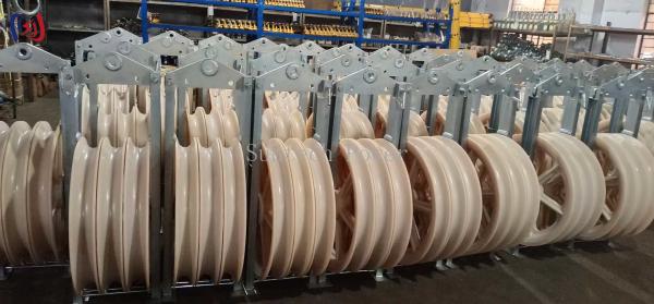 Quality 60KN Aluminum Nylon Sheaves Pulleys Three Sheave Transmission Stringing Blocks for sale