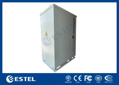 China Cabinet de telecomunicaciones al aire libre de tres bahías impermeable con refrigeración de ventilador integrado con sistema UPS en venta