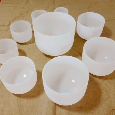 China Direct Manufacturer White Chakra Tuned Quartz Singing Bowl with Carrying Case and chakra note FSB951 for sale