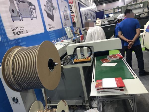 Ημερολογιακό αυτόματη σπειροειδής Punching γραφείων μηχανή, δεσμευτικές μηχανές διατρήσεων τρυπών 16mm σπειροειδείς