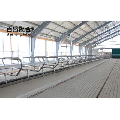 中国 効率的に設計された重重のプリファブリックされた牛の家/C.Z 形のパーリンを持つ牛の棚 販売のため