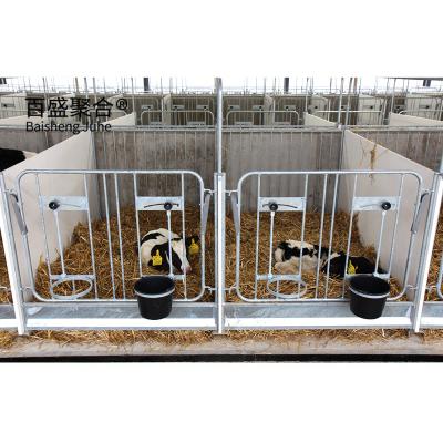 Cina AiSi Standard Prefabricated Steel Structure Cowshed per allevamenti bovini e lattiero-caseari Certificato in vendita