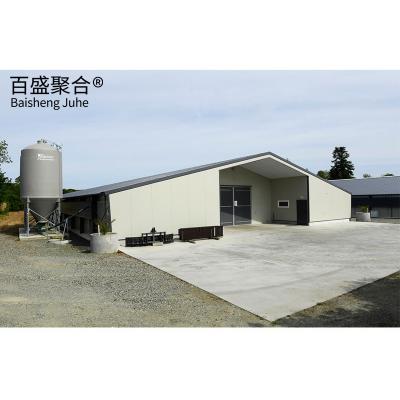 Cina Edifici in metallo prefabbricati per uso commerciale con colori personalizzati e disegno dello spazio di saldatura in vendita