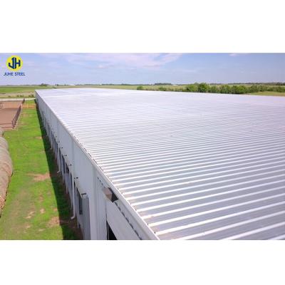Cina Heavy-Duty Livestock Shed Design Prefab Steel Cow Horse Stable per l'efficienza del laboratorio in vendita