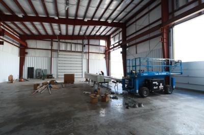 Cina Affordable Painted Steel Building Prefabricated Warehouse with Aluminum Alloy Window Edificio in acciaio prefabbricato con finestra in alluminio in vendita