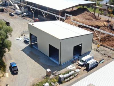 Cina Affordable Painted Steel Building Prefabricated Warehouse with Aluminum Alloy Window Edificio in acciaio prefabbricato con finestra in alluminio in vendita