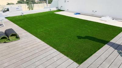 Cina Erba sintetica del tappeto artificiale dell'erba di 25MM per l'erba del paesaggio del giardino in vendita