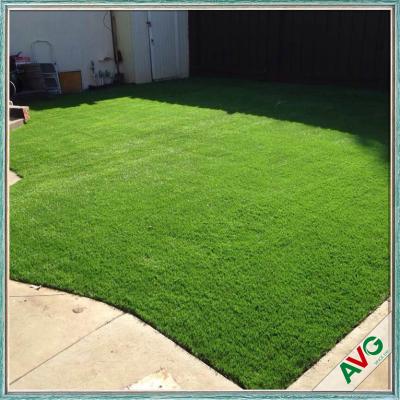 Cina Abbellimento dell'erba artificiale del tappeto erboso 40mm per l'erba del paesaggio del giardino in vendita