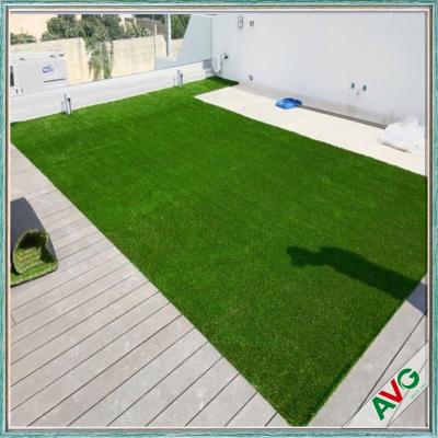 Cina Il prezzo diretto Cesped della fabbrica erba il tappeto erboso artificiale di 50mm per il giardino in vendita