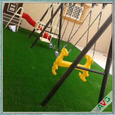 Cina Tappeto erboso di plastica dell'erba dell'erba del tappeto erboso del giardino sintetico artificiale 25mm artificiale del prato inglese in vendita