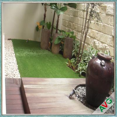 Cina L'erba tappezza l'erba artificiale di forma di v 45mm per l'erba del paesaggio del giardino in vendita