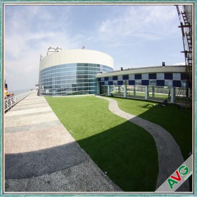 Cina Il sintetico inoffensivo del rotolo artificiale dell'erba erba 30mm per il giardino in vendita