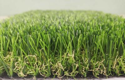 Cina erba del sintetico di 20mm per il sintetico artificiale del paesaggio dell'erba del giardino del tappeto erboso del giardino del giardino in vendita
