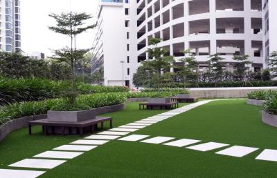 Cina Pavimentando l'erba artificiale per il sintetico del giardino erba l'erba artificiale di 30mm in vendita