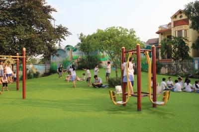 Cina L'erba sintetica del tappeto artificiale dell'erba di 45MM per il paesaggio del giardino erba artificiale in vendita