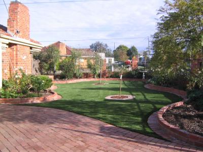 Cina Pavimentando l'erba artificiale per il sintetico del giardino erba l'erba artificiale in vendita