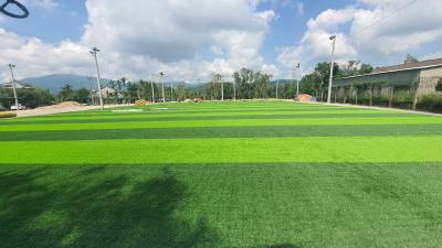 China Tapete 45mm sintético resistente do relvado do futebol da falsificação da grama do futebol de Brasion à venda