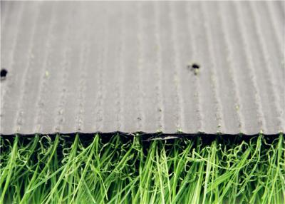 Cina Materiale artificiale molle eccellente del PE pp di Dtex dell'erba 6800 giardino/del campo da giuoco in vendita