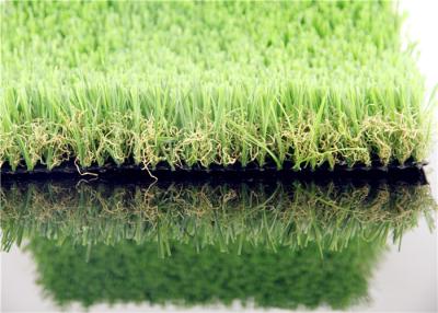 Cina Prati inglesi falsi dell'erba del tappeto erboso artificiale decorativo del giardino 16800 punti/densità di metro quadro in vendita