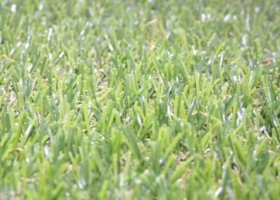 Cina Il Anti-fuoco che abbellisce l'erba artificiale verde tappezza l'altezza di 60mm - di 15mm in vendita