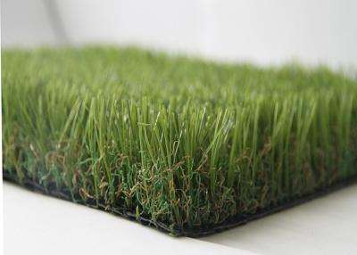 Cina Orna il tipo e l'abbellimento del materiale del PE erba il tappeto erboso artificiale per la decorazione del giardino in vendita