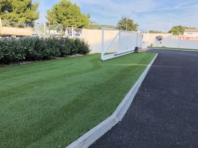 Cina Erba artificiale del giardino artificiale dell'erba tappezzare erba sintetica per abbellire in vendita